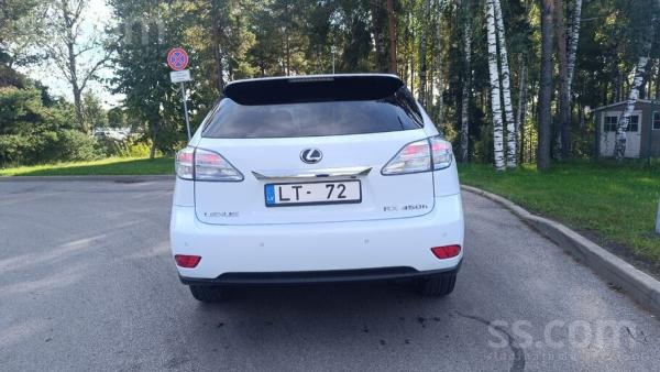 White Lexus RX 2010 in Riga, with an engine capacity of 3.50 L and mileage of 246 thousand km for 11200 €, photo 7 on AUTOMOTO.COM.LV