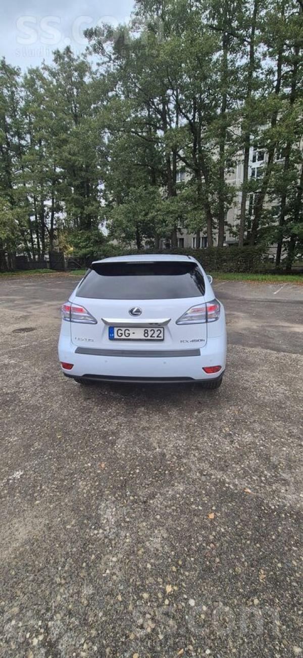 White Lexus RX 2010 in Riga, with an engine capacity of 3.50 L and mileage of 193 thousand km for 11400 €, photo 3 on AUTOMOTO.COM.LV