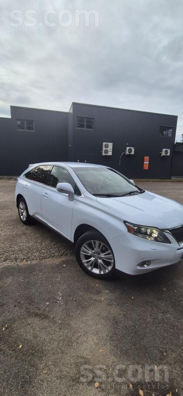 White Lexus RX 2010 in Riga, with an engine capacity of 3.50 L and mileage of 193 thousand km for 11400 €, photo 4 on AUTOMOTO.COM.LV