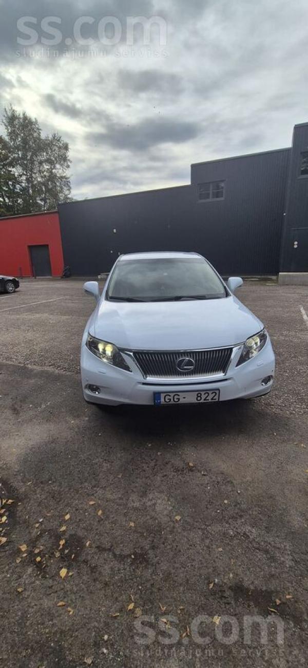 White Lexus RX 2010 in Riga, with an engine capacity of 3.50 L and mileage of 193 thousand km for 11400 €, photo 5 on AUTOMOTO.COM.LV