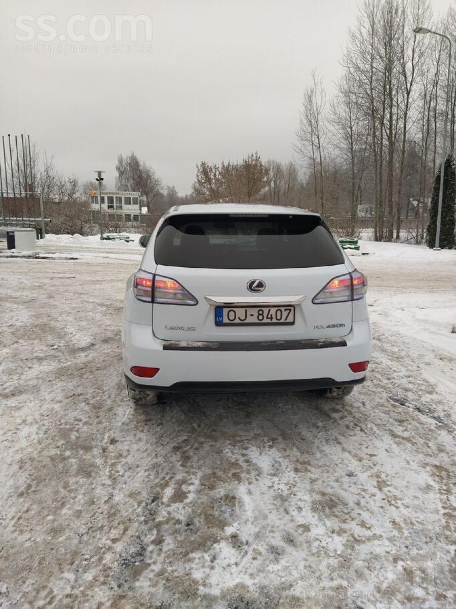 Balts Lexus RX 2011 Rīga, ar dzinēja tilpumu 3.50 L un nobraukumu 157 tūkst. km par 11990 €, foto 4 vietnē AUTOMOTO.COM.LV