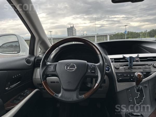 Balts Lexus RX 2011 Rīga, ar dzinēja tilpumu 3.50 L un nobraukumu 248 tūkst. km par 14900 €, foto 3 vietnē AUTOMOTO.COM.LV