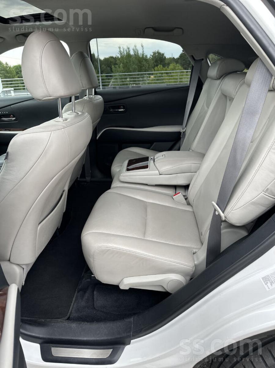 Balts Lexus RX 2011 Rīga, ar dzinēja tilpumu 3.50 L un nobraukumu 248 tūkst. km par 14900 €, foto 6 vietnē AUTOMOTO.COM.LV