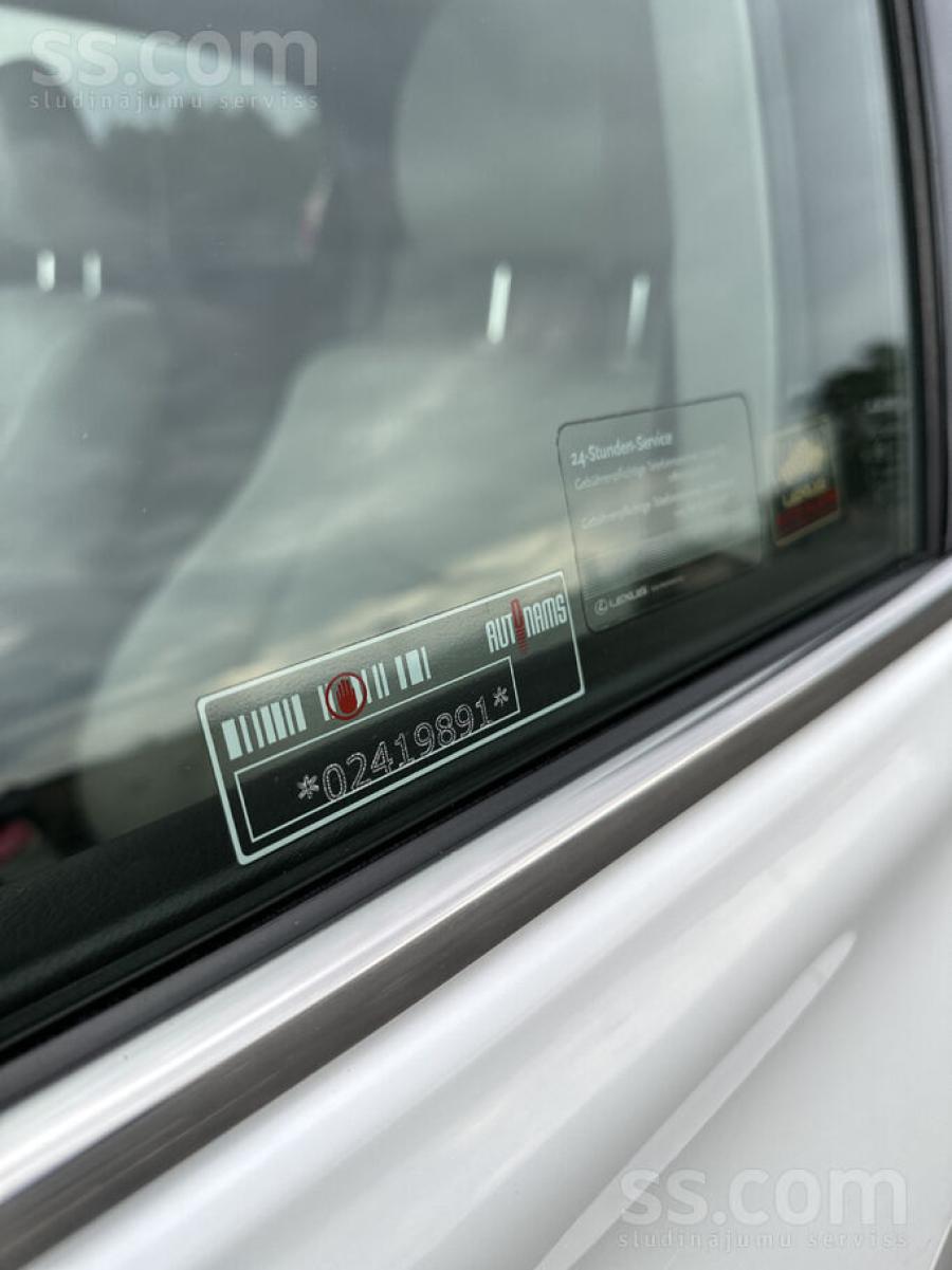 White Lexus RX 2011 in Riga, with an engine capacity of 3.50 L and mileage of 248 thousand km for 14900 €, photo 10 on AUTOMOTO.COM.LV