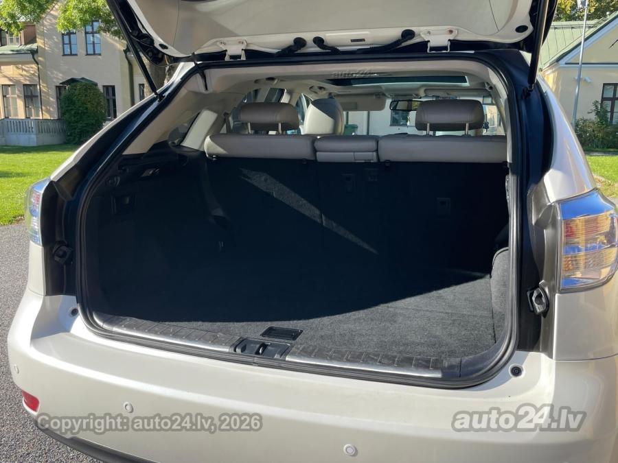 White Lexus RX 2011 in Tallinn, with an engine capacity of 3.50 L and mileage of 248 thousand km for 10900 €, photo 18 on AUTOMOTO.COM.LV