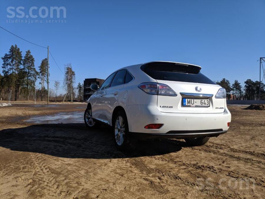 White Lexus RX 2012 in Riga, with an engine capacity of 3.50 L and mileage of 209 thousand km for 11400 €, photo 2 on AUTOMOTO.COM.LV