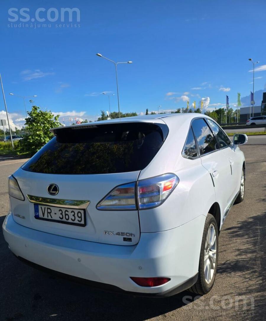 White Lexus RX 2012 in Riga, with an engine capacity of 3.50 L and mileage of 242 thousand km for 13500 €, photo 4 on AUTOMOTO.COM.LV