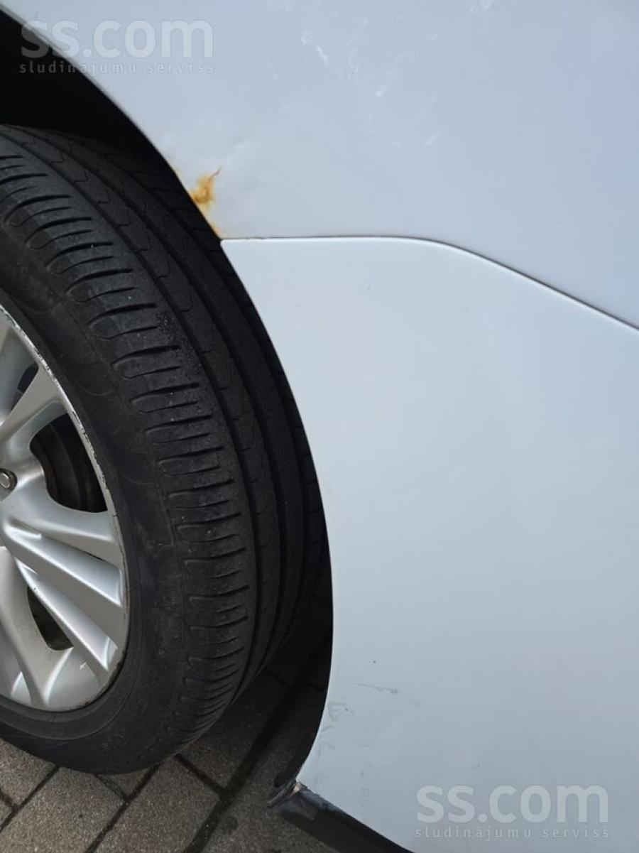 White Lexus RX 2012 in Riga, with an engine capacity of 3.50 L and mileage of 242 thousand km for 13500 €, photo 17 on AUTOMOTO.COM.LV