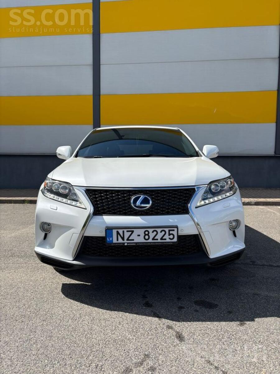 White Lexus RX 2012 in Riga, with an engine capacity of 3.50 L and mileage of 267 thousand km for 14444 €, photo 3 on AUTOMOTO.COM.LV