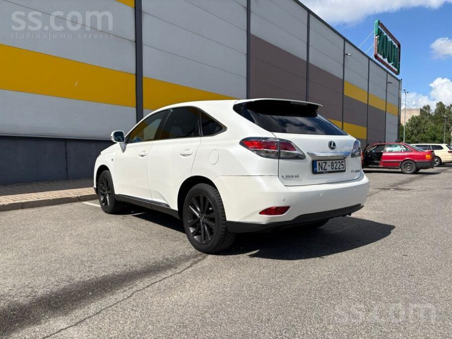 White Lexus RX 2012 in Riga, with an engine capacity of 3.50 L and mileage of 267 thousand km for 14444 €, photo 6 on AUTOMOTO.COM.LV