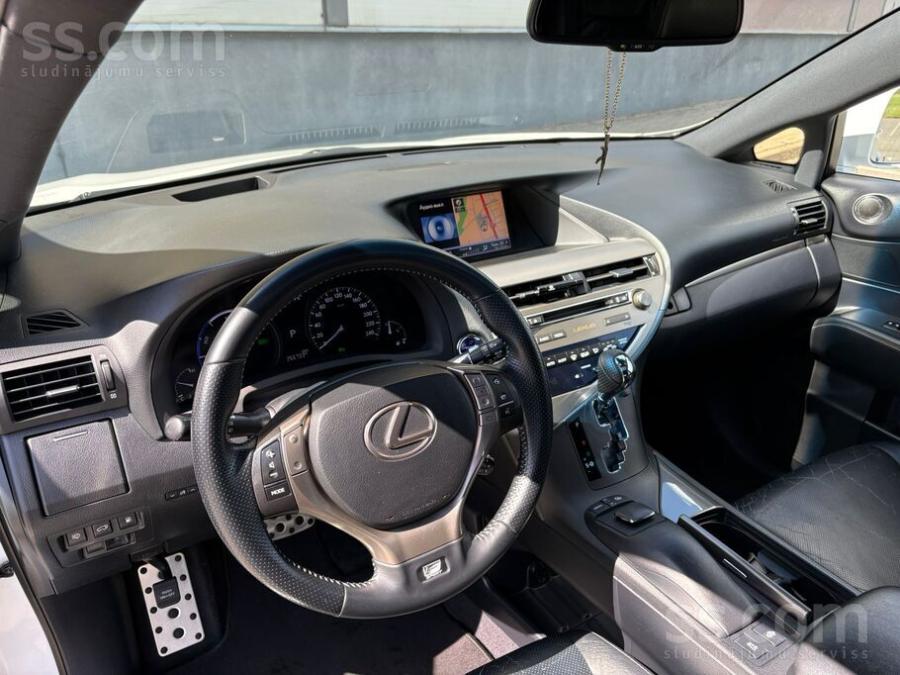 White Lexus RX 2012 in Riga, with an engine capacity of 3.50 L and mileage of 267 thousand km for 14444 €, photo 8 on AUTOMOTO.COM.LV