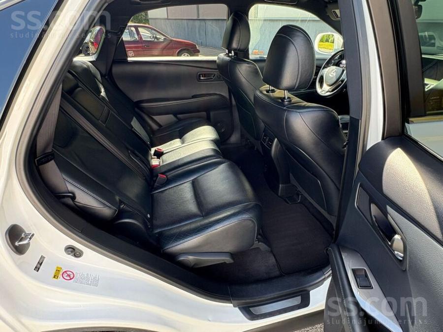 White Lexus RX 2012 in Riga, with an engine capacity of 3.50 L and mileage of 267 thousand km for 14444 €, photo 10 on AUTOMOTO.COM.LV