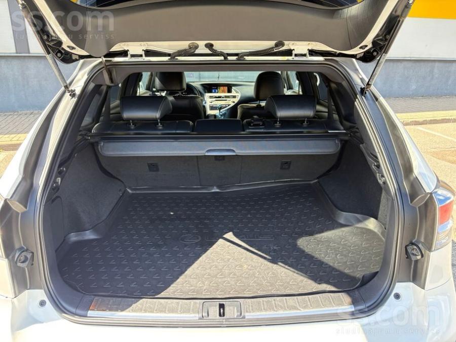 White Lexus RX 2012 in Riga, with an engine capacity of 3.50 L and mileage of 267 thousand km for 14444 €, photo 15 on AUTOMOTO.COM.LV