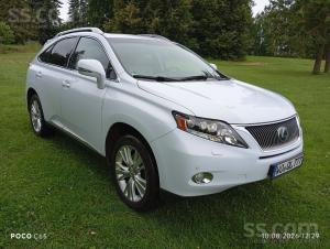 White Lexus RX 2012 in Bauska, with an engine capacity of 3.50 L and mileage of 255 thousand km for 12900 €, photo 4 on AUTOMOTO.COM.LV