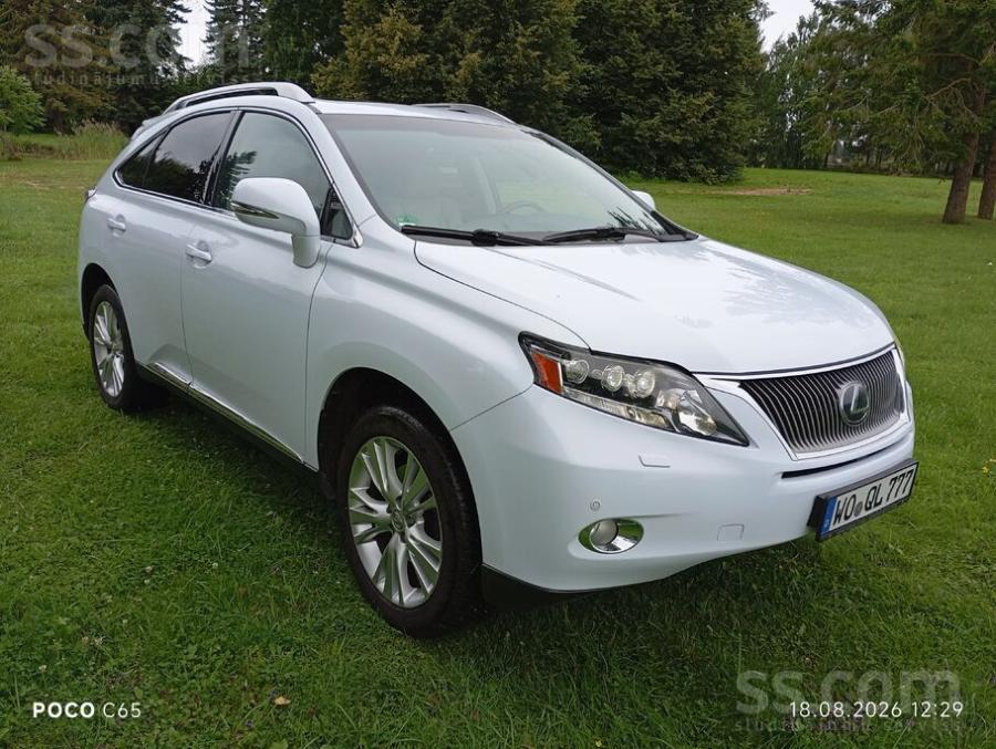 White Lexus RX 2012 in Bauska, with an engine capacity of 3.50 L and mileage of 255 thousand km for 12900 €, photo 4 on AUTOMOTO.COM.LV