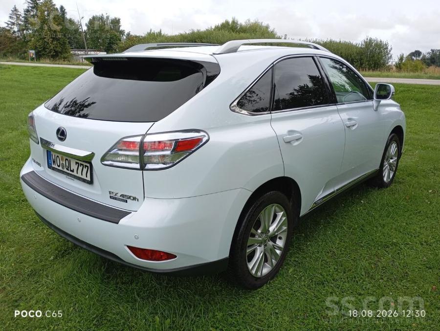 White Lexus RX 2012 in Bauska, with an engine capacity of 3.50 L and mileage of 255 thousand km for 12900 €, photo 5 on AUTOMOTO.COM.LV