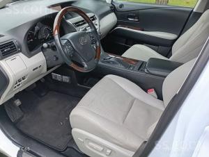 White Lexus RX 2012 in Bauska, with an engine capacity of 3.50 L and mileage of 255 thousand km for 12900 €, photo 6 on AUTOMOTO.COM.LV