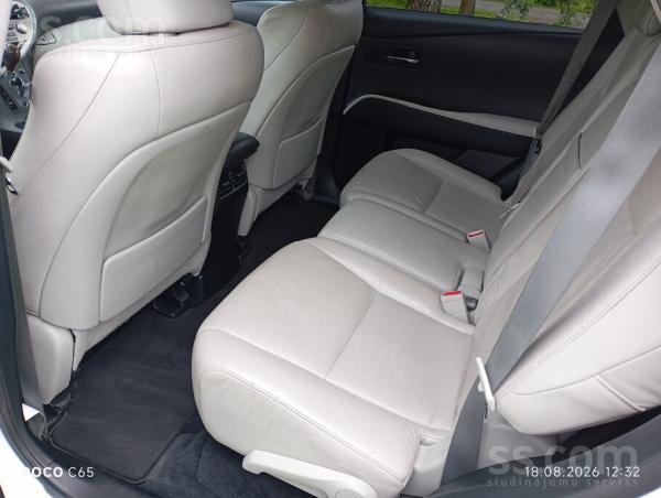 White Lexus RX 2012 in Bauska, with an engine capacity of 3.50 L and mileage of 255 thousand km for 12900 €, photo 6 on AUTOMOTO.COM.LV