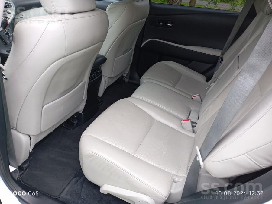 White Lexus RX 2012 in Bauska, with an engine capacity of 3.50 L and mileage of 255 thousand km for 12900 €, photo 7 on AUTOMOTO.COM.LV