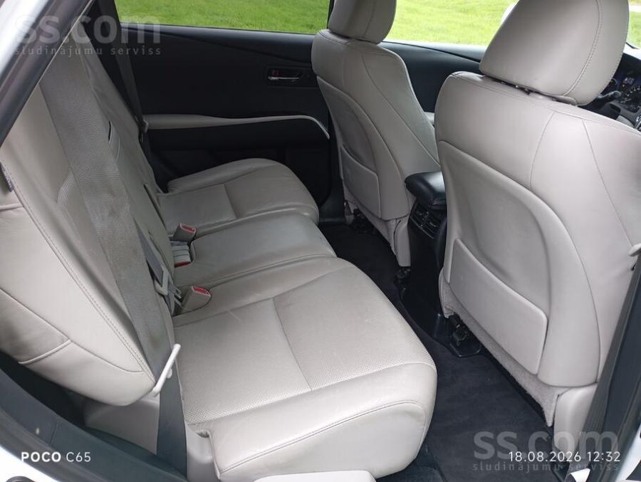 White Lexus RX 2012 in Bauska, with an engine capacity of 3.50 L and mileage of 255 thousand km for 12900 €, photo 8 on AUTOMOTO.COM.LV