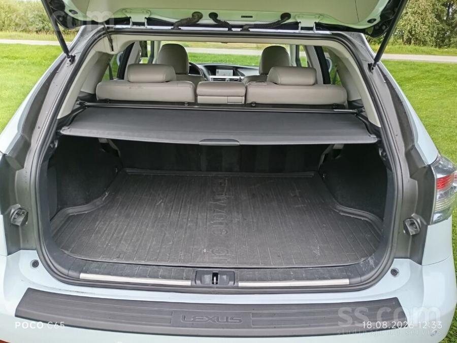 White Lexus RX 2012 in Bauska, with an engine capacity of 3.50 L and mileage of 255 thousand km for 12900 €, photo 9 on AUTOMOTO.COM.LV