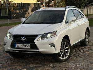 White Lexus RX 2012 in Riga, with an engine capacity of 3.50 L and mileage of 293 thousand km for 13100 €, photo 1 on AUTOMOTO.COM.LV