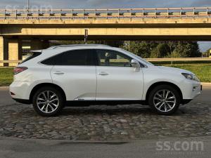 White Lexus RX 2012 in Riga, with an engine capacity of 3.50 L and mileage of 293 thousand km for 13100 €, photo 3 on AUTOMOTO.COM.LV