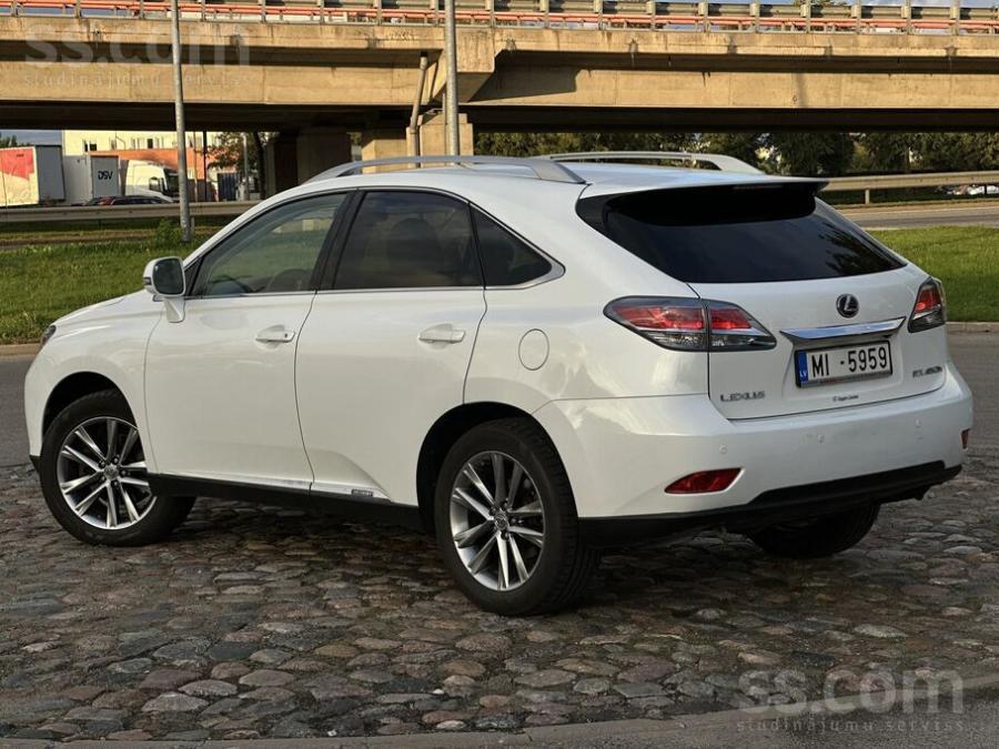 White Lexus RX 2012 in Riga, with an engine capacity of 3.50 L and mileage of 293 thousand km for 13100 €, photo 4 on AUTOMOTO.COM.LV