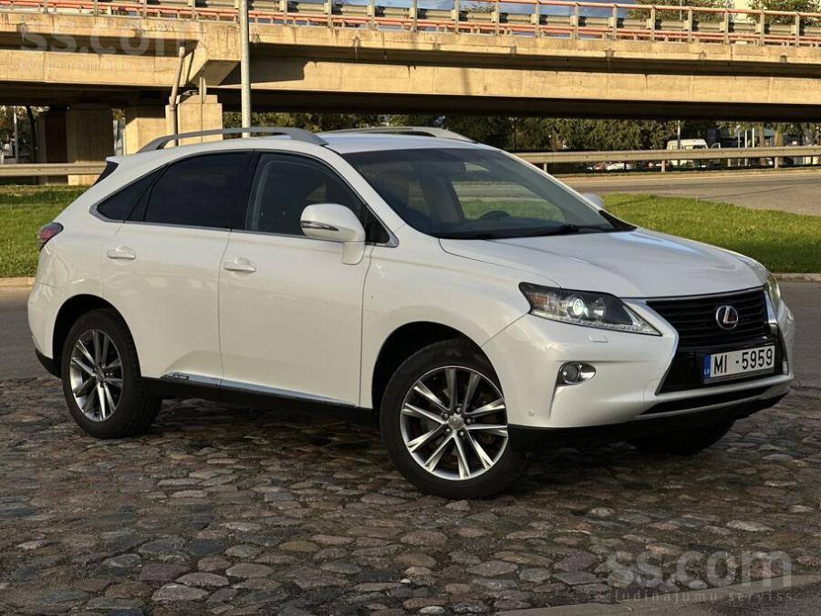 White Lexus RX 2012 in Riga, with an engine capacity of 3.50 L and mileage of 293 thousand km for 13100 €, photo 5 on AUTOMOTO.COM.LV