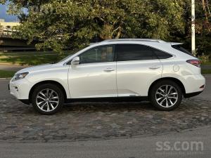 White Lexus RX 2012 in Riga, with an engine capacity of 3.50 L and mileage of 293 thousand km for 13100 €, photo 6 on AUTOMOTO.COM.LV