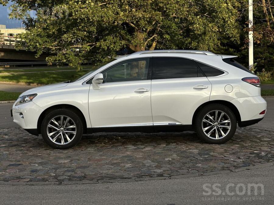 White Lexus RX 2012 in Riga, with an engine capacity of 3.50 L and mileage of 293 thousand km for 13100 €, photo 6 on AUTOMOTO.COM.LV