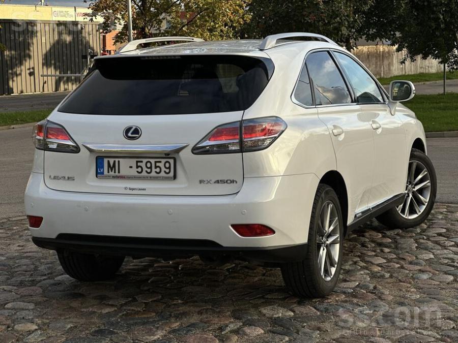 White Lexus RX 2012 in Riga, with an engine capacity of 3.50 L and mileage of 293 thousand km for 13100 €, photo 7 on AUTOMOTO.COM.LV