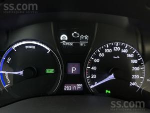 White Lexus RX 2012 in Riga, with an engine capacity of 3.50 L and mileage of 293 thousand km for 13100 €, photo 8 on AUTOMOTO.COM.LV