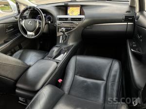 White Lexus RX 2012 in Riga, with an engine capacity of 3.50 L and mileage of 293 thousand km for 13100 €, photo 18 on AUTOMOTO.COM.LV