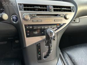 White Lexus RX 2012 in Riga, with an engine capacity of 3.50 L and mileage of 293 thousand km for 13100 €, photo 19 on AUTOMOTO.COM.LV