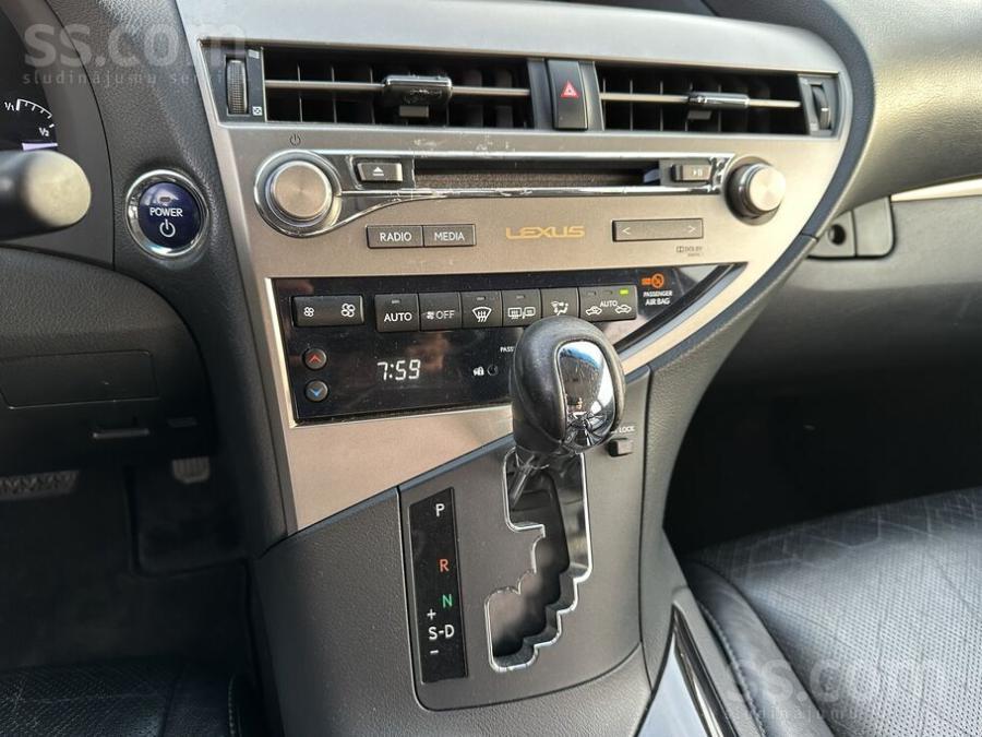 White Lexus RX 2012 in Riga, with an engine capacity of 3.50 L and mileage of 293 thousand km for 13100 €, photo 19 on AUTOMOTO.COM.LV