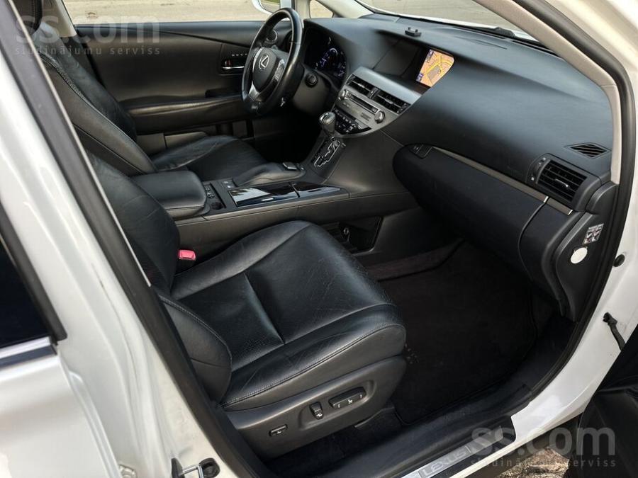 White Lexus RX 2012 in Riga, with an engine capacity of 3.50 L and mileage of 293 thousand km for 13100 €, photo 20 on AUTOMOTO.COM.LV