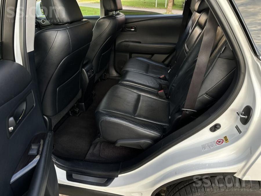 White Lexus RX 2012 in Riga, with an engine capacity of 3.50 L and mileage of 293 thousand km for 13100 €, photo 25 on AUTOMOTO.COM.LV