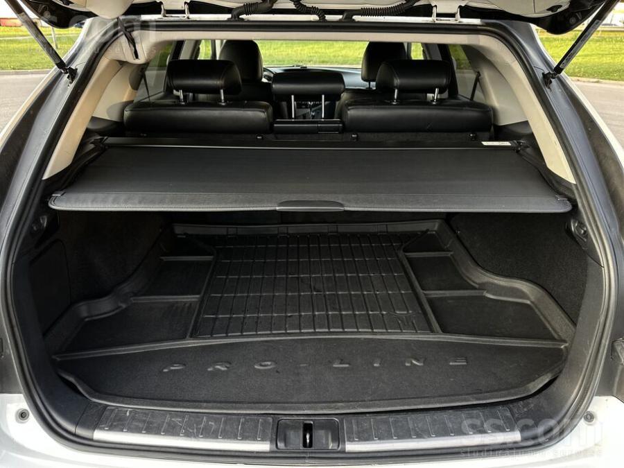 White Lexus RX 2012 in Riga, with an engine capacity of 3.50 L and mileage of 293 thousand km for 13100 €, photo 26 on AUTOMOTO.COM.LV