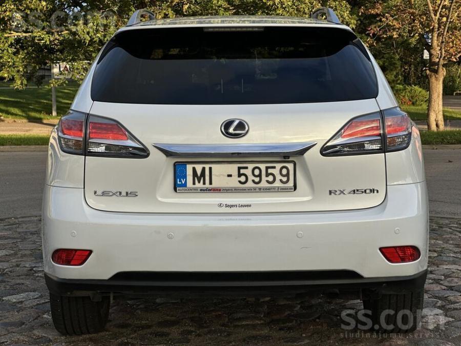 White Lexus RX 2012 in Riga, with an engine capacity of 3.50 L and mileage of 293 thousand km for 13100 €, photo 31 on AUTOMOTO.COM.LV