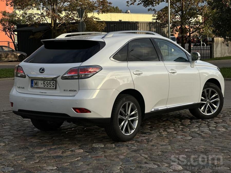 White Lexus RX 2012 in Riga, with an engine capacity of 3.50 L and mileage of 293 thousand km for 13100 €, photo 33 on AUTOMOTO.COM.LV
