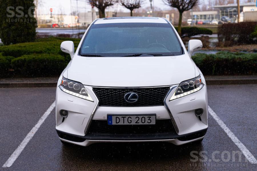 White Lexus RX 2013 in Riga, with an engine capacity of 3.50 L and mileage of 204 thousand km for 17850 €, photo 3 on AUTOMOTO.COM.LV