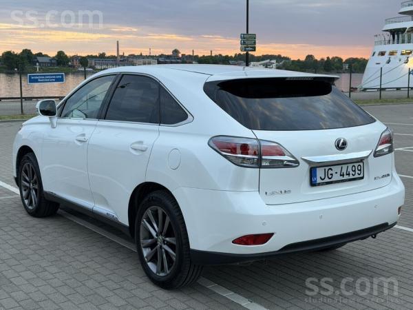 White Lexus RX 2013 in Riga, with an engine capacity of 3.50 L and mileage of 142 thousand km for 18900 €, photo 5 on AUTOMOTO.COM.LV