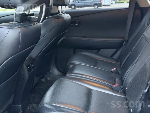 White Lexus RX 2013 in Riga, with an engine capacity of 3.50 L and mileage of 142 thousand km for 18900 €, photo 9 on AUTOMOTO.COM.LV
