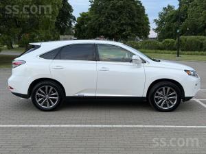 White Lexus RX 2013 in Riga, with an engine capacity of 3.50 L and mileage of 142 thousand km for 18900 €, photo 4 on AUTOMOTO.COM.LV