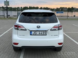 White Lexus RX 2013 in Riga, with an engine capacity of 3.50 L and mileage of 142 thousand km for 18900 €, photo 7 on AUTOMOTO.COM.LV