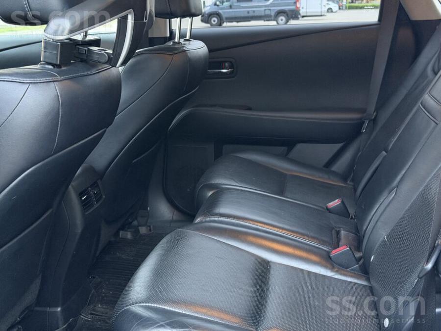 White Lexus RX 2013 in Riga, with an engine capacity of 3.50 L and mileage of 142 thousand km for 18900 €, photo 10 on AUTOMOTO.COM.LV