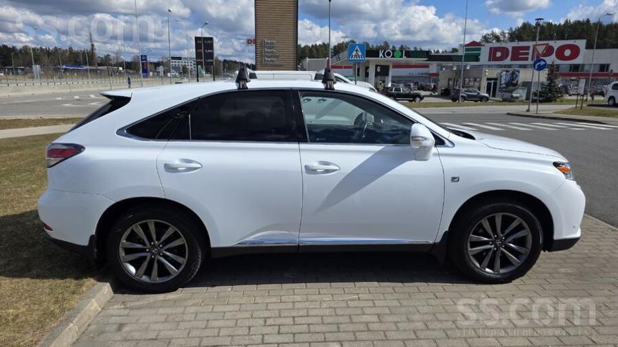 White Lexus RX 2014 in Riga, with an engine capacity of 3.50 L and mileage of 190 thousand km for 16900 €, photo 4 on AUTOMOTO.COM.LV