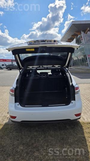 White Lexus RX 2014 in Riga, with an engine capacity of 3.50 L and mileage of 190 thousand km for 16900 €, photo 8 on AUTOMOTO.COM.LV