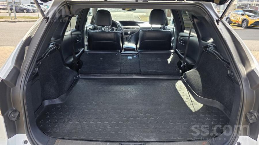 White Lexus RX 2014 in Riga, with an engine capacity of 3.50 L and mileage of 190 thousand km for 16900 €, photo 9 on AUTOMOTO.COM.LV